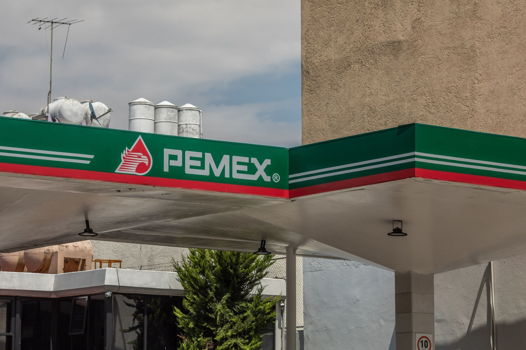 Pemex acumula su peor déficit histórico con el gobierno mexicano ...